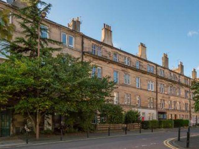 2 Bedrooms Flat for sale in Brunton Gardens, Montgomery Street, Edinburgh EH7