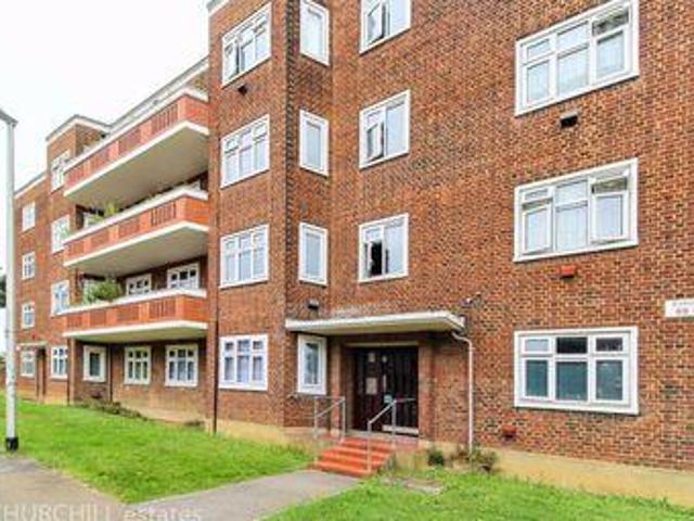 2 Bedrooms Flat for sale in Bradwell Close, London E18