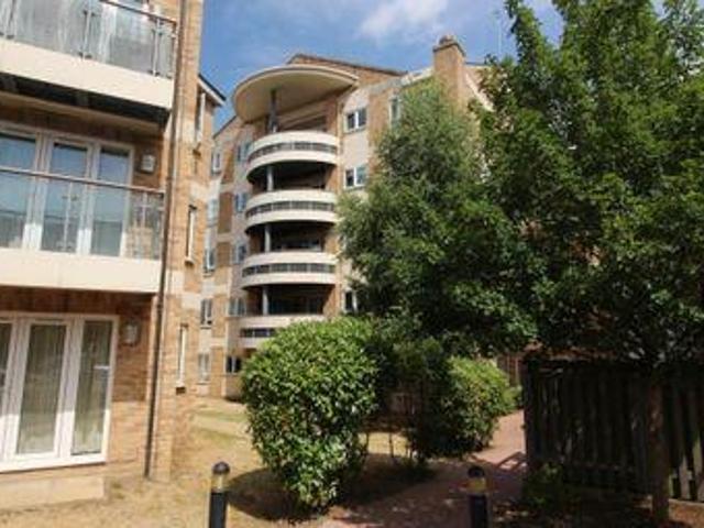 2 Bedrooms Flat for sale in Branagh Court, Reading RG30