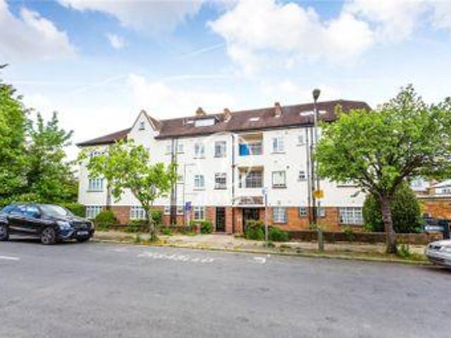 2 Bedrooms Flat for sale in Brentwood Lodge, Holmdale Gardens, London NW4