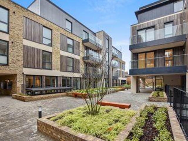 2 Bedrooms Flat for sale in Brighton Road, Surbiton KT6
