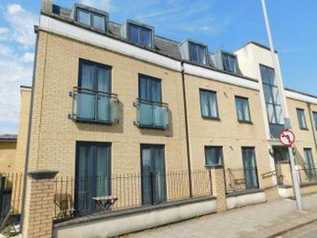 2 Bedrooms Flat for sale in Brighton Road, Surbiton KT6