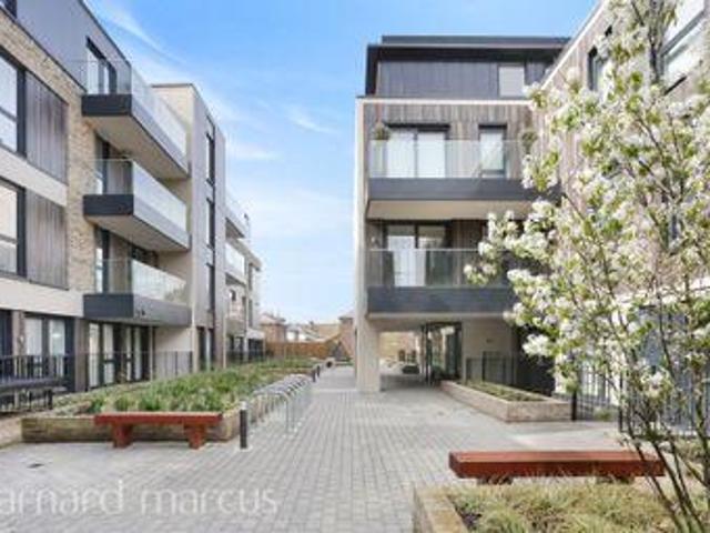 2 Bedrooms Flat for sale in Brighton Road, Surbiton KT6