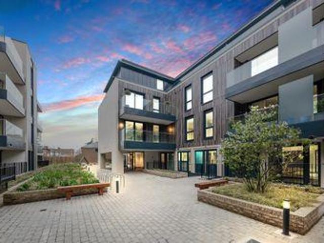 2 Bedrooms Flat for sale in Brighton Road, Surbiton KT6