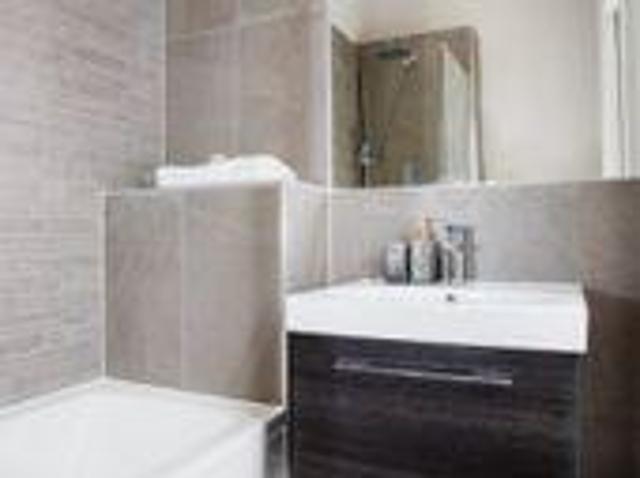 2 Bedrooms Flat for sale in Bridgewater Street, Manchester M3