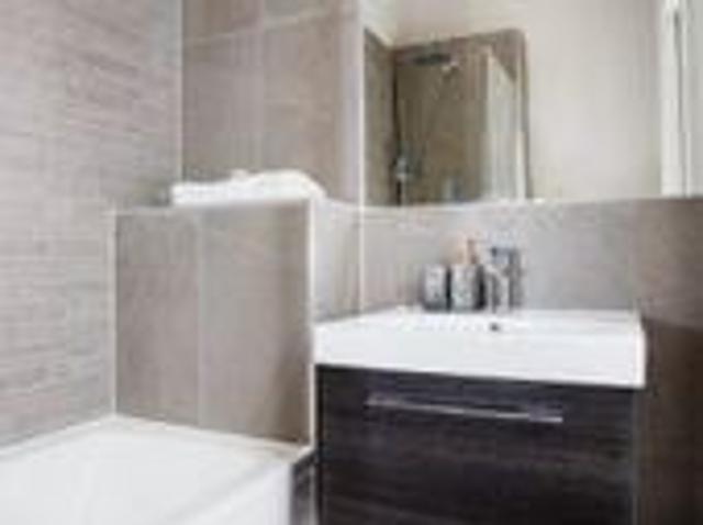 2 Bedrooms Flat for sale in Bridgewater Street, Manchester M3