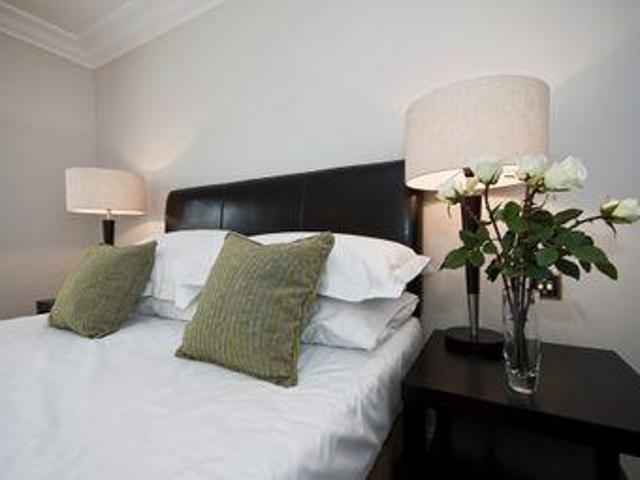 2 Bedrooms Flat for sale in Brindley Road, Manchester M16