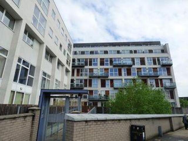 2 Bedrooms Flat for sale in Broad Road, Sale, Cheshire, Greater Manchester M33