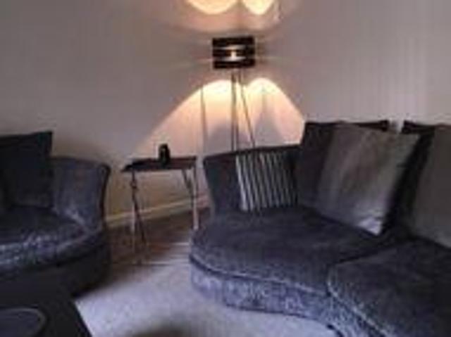 2 Bedrooms Flat for sale in Broomlands St, Paisley PA1