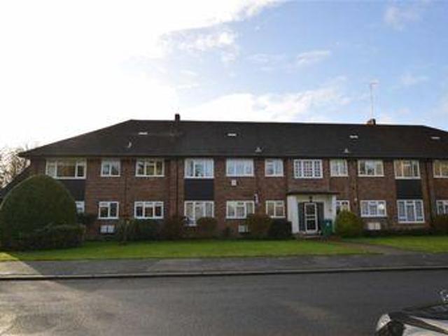 2 Bedrooms Flat for sale in Bromet Close, Watford, Herts WD17
