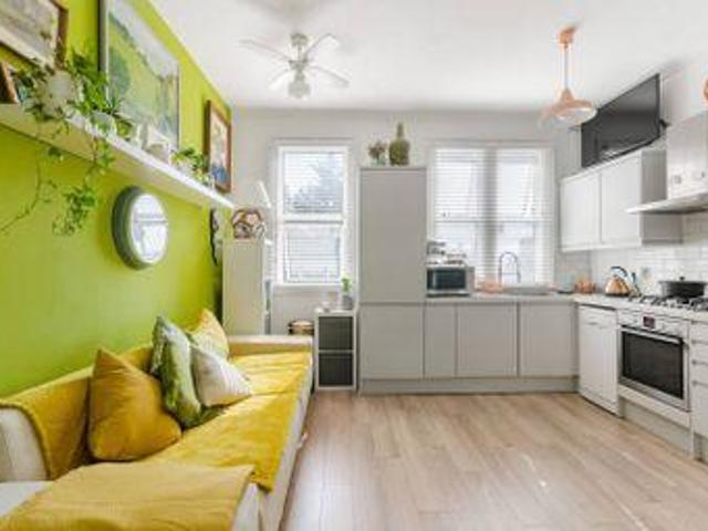 2 Bedrooms Flat for sale in Brownhill Road, Catford SE6