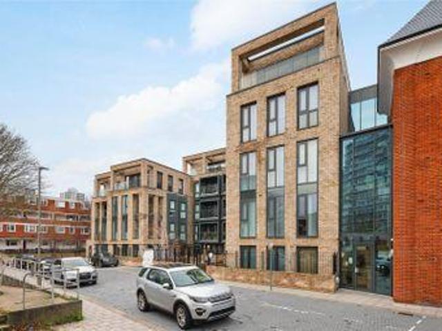 2 Bedrooms Flat for sale in Butler Court, Hyde Lane, London SW11