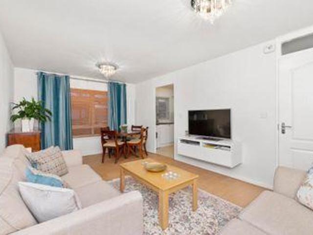 2 Bedrooms Flat for sale in Buckingham Close, London W5