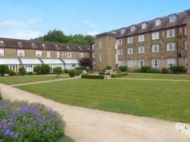 2 Bedrooms Flat for sale in Budgenor Lodge, Dodsley Lane, Easebourne, Midhurst GU29
