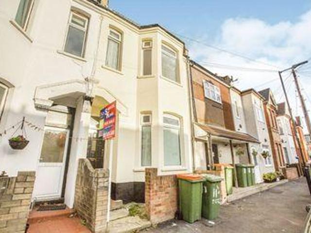 2 Bedrooms Flat for sale in Burley Road, London E16