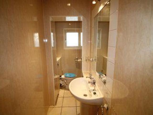 2 Bedrooms Flat for sale in Burley Road, London E16