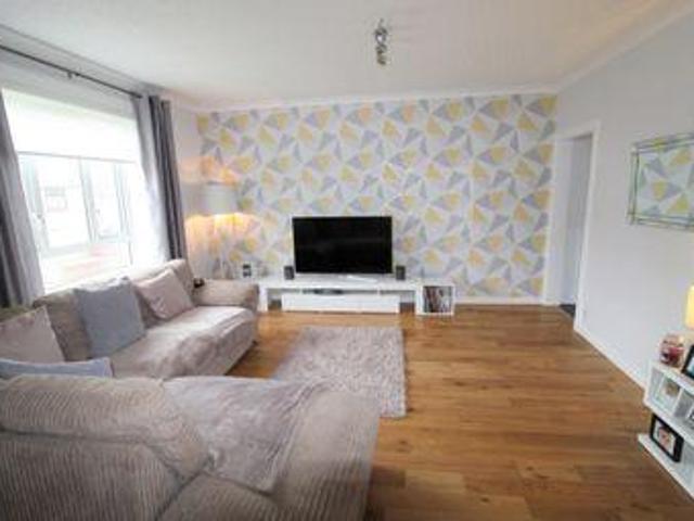 2 Bedrooms Flat for sale in Burns Crescent, Girdle Toll KA11