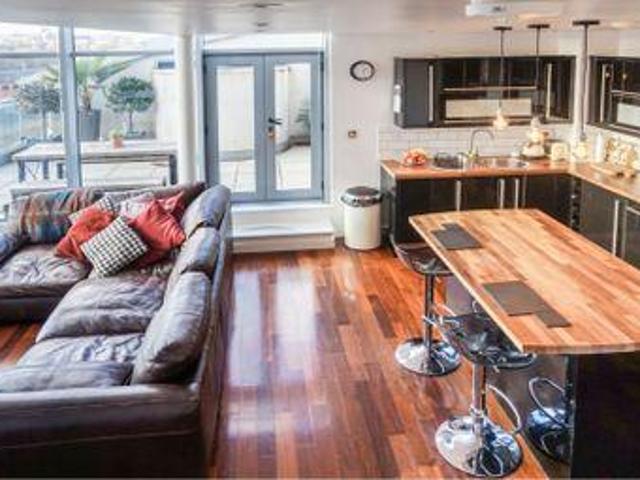 2 Bedrooms Flat for sale in Gotts Road, Leeds LS12