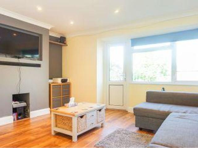 2 Bedrooms Flat for sale in Goldhanger Cross, Basildon SS14