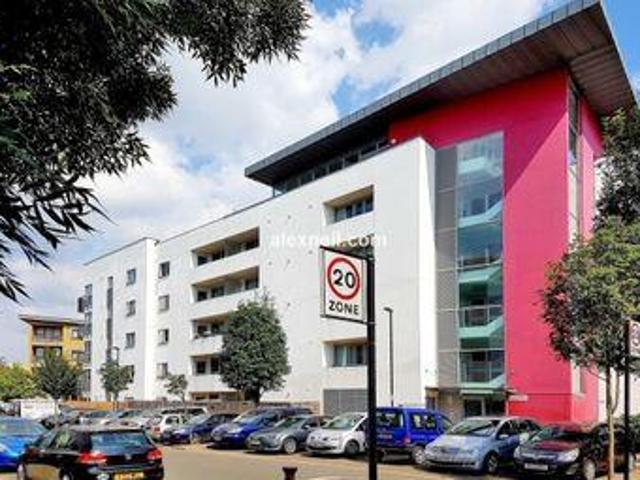2 Bedrooms Flat for sale in Goldsworthy Gardens, London SE16