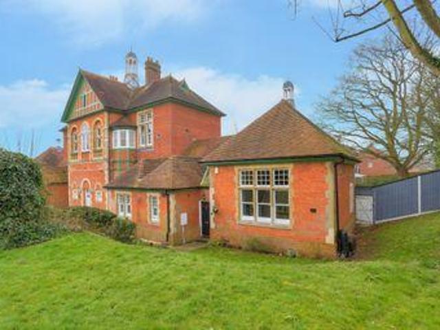 2 Bedrooms Flat for sale in Goldsmith Way, St. Albans AL3