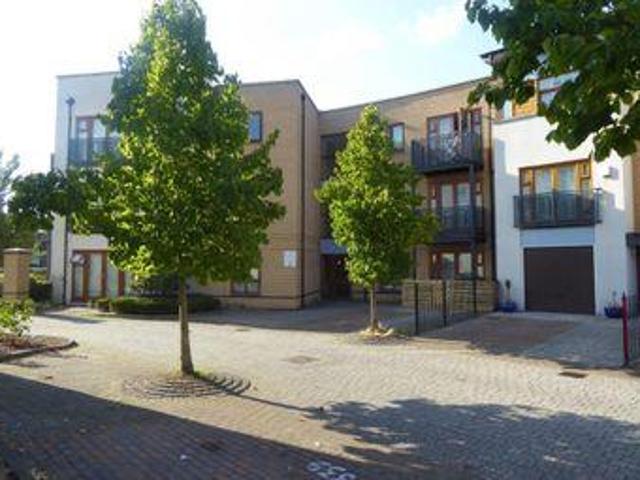 2 Bedrooms Flat for sale in Goodman Crescent, Croydon, Surrey CR0