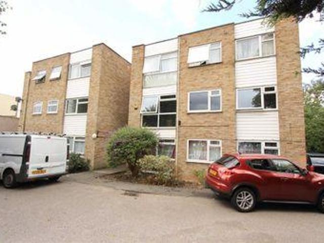 2 Bedrooms Flat for sale in Goodmayes Lane, Goodmayes, Essex IG3