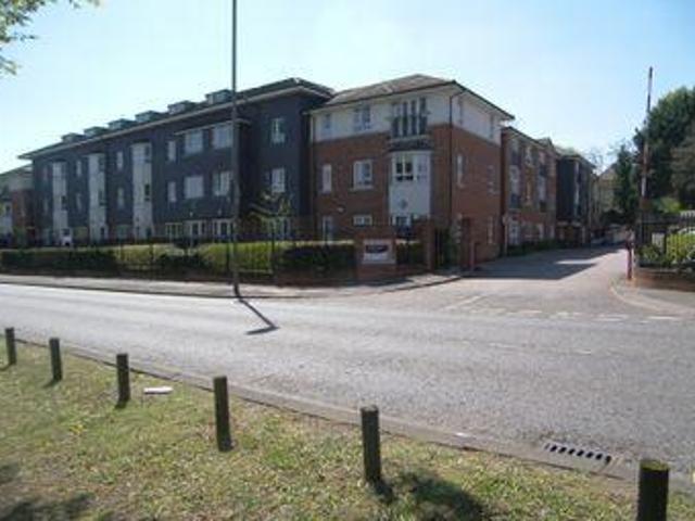 2 Bedrooms Flat for sale in Goodwin Court, Church Hill Road, Herts EN4