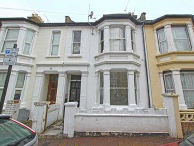 2 Bedrooms Flat for sale in Gordon Road, Southend On Sea, Essex SS1
