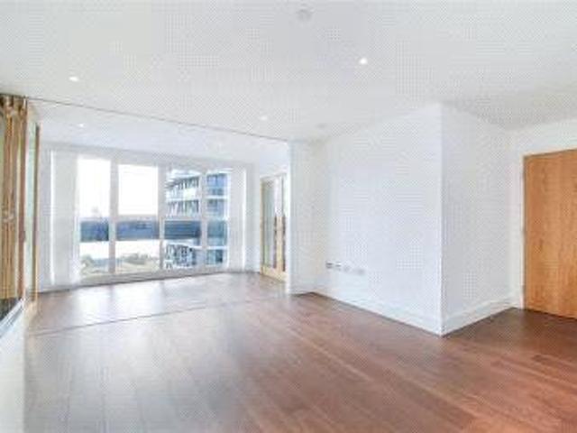 2 Bedrooms Flat for sale in Gateway Tower, 28 Western Gateway, London E16