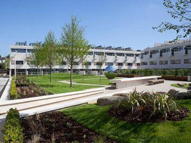 2 Bedrooms Flat for sale in Gabriel Square, St Albans AL1