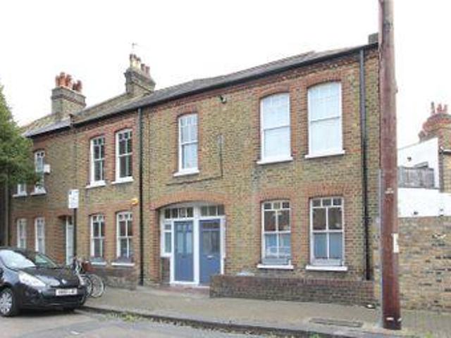 2 Bedrooms Flat for sale in Gambetta Street, Battersea, London SW8