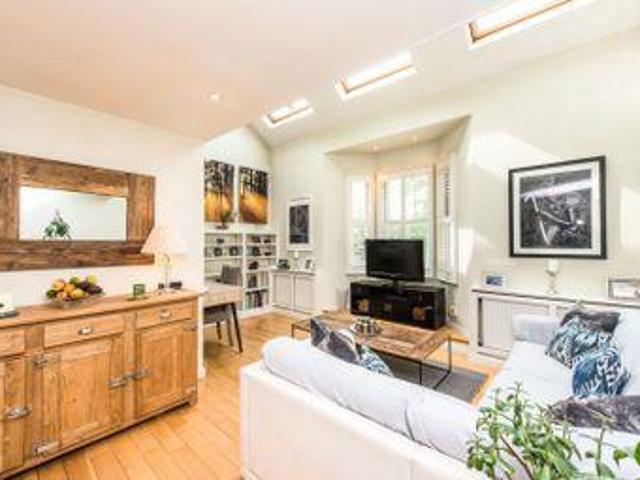 2 Bedrooms Flat for sale in Gap Road, London SW19