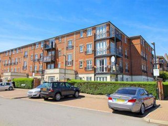 2 Bedrooms Flat for sale in Gareth Drive, Edmonton N9