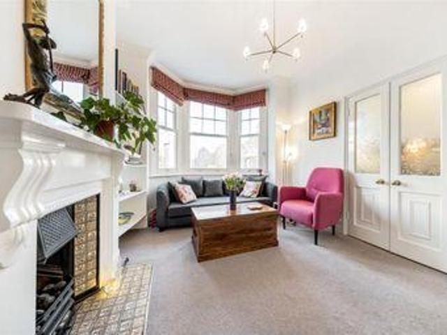 2 Bedrooms Flat for sale in Garfield Road, London SW11