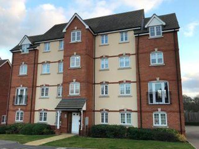 2 Bedrooms Flat for sale in Garstons Way, Holybourne, Alton, Hampshire GU34