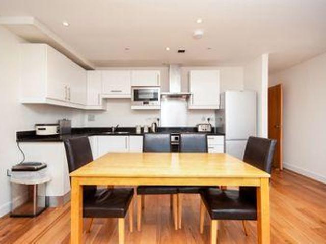 2 Bedrooms Flat for sale in Garratt Lane, London SW18