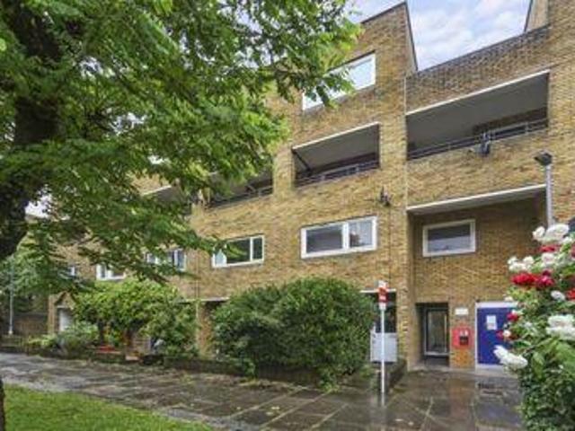 2 Bedrooms Flat for sale in Garrick Close, Wandsworth, London SW18
