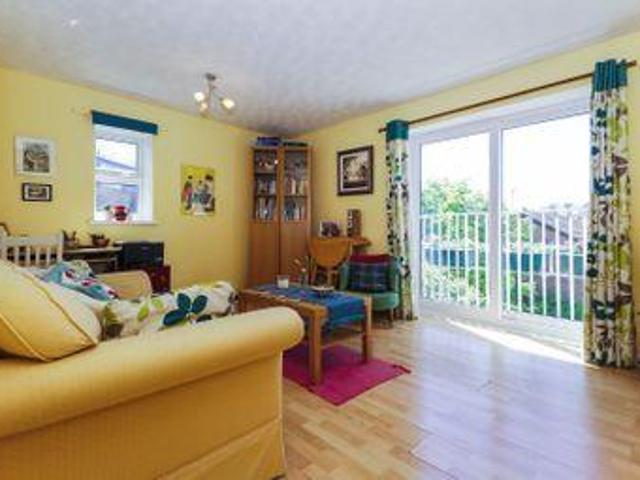 2 Bedrooms Flat for sale in Garrick Drive, London SE28