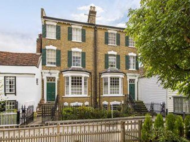 2 Bedrooms Flat for sale in Gentlemans Row, Enfield EN2