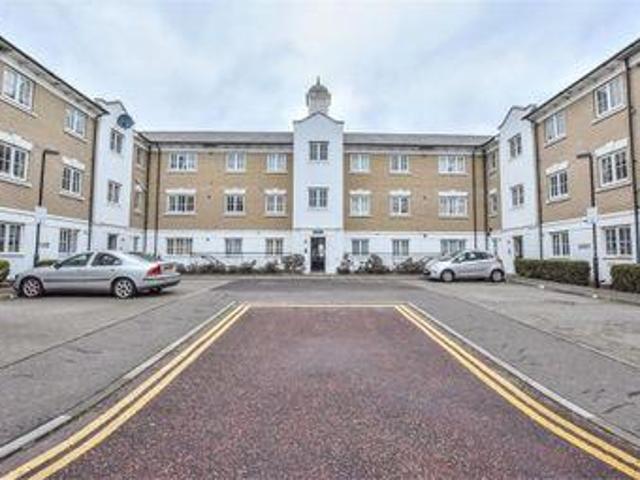 2 Bedrooms Flat for sale in George Williams Way, Colchester, Essex CO1