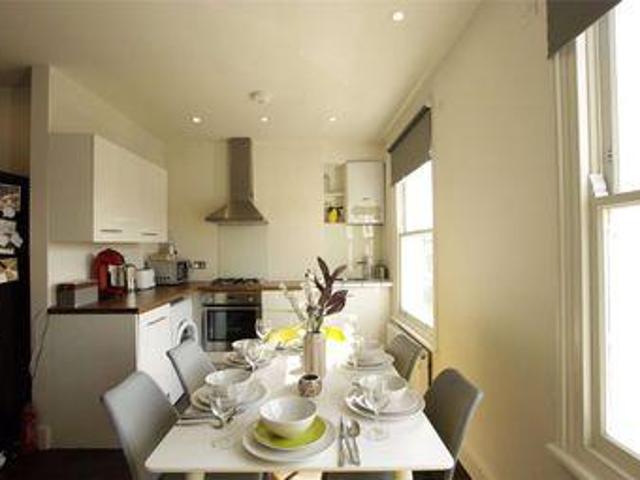2 Bedrooms Flat for sale in Gillespie Road, London N5