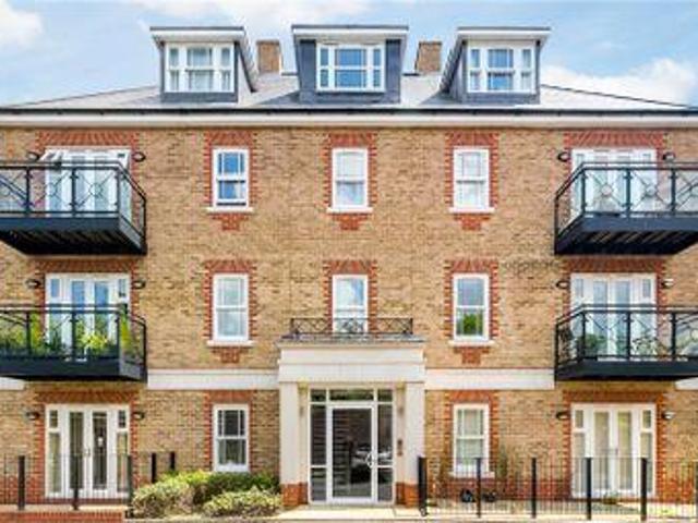 2 Bedrooms Flat for sale in Gillis Square, London SW15