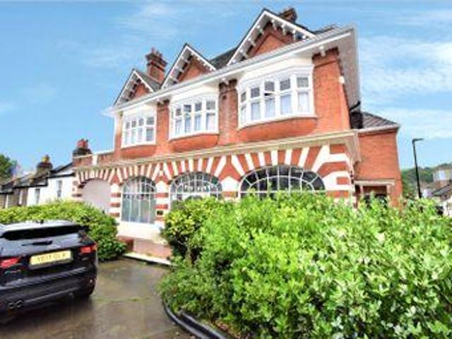 2 Bedrooms Flat for sale in Gipsy Hill, London SE19