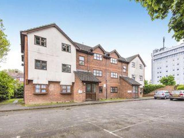 2 Bedrooms Flat for sale in Gledwood Drive, Hayes UB4