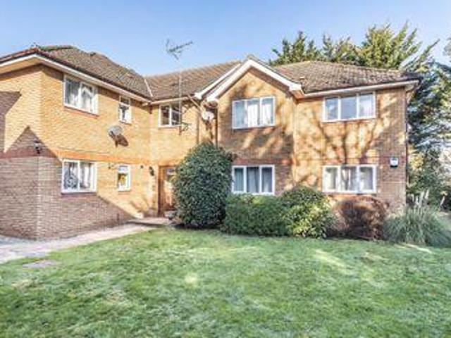 2 Bedrooms Flat for sale in Grace Court, Slough, Berkshire SL1