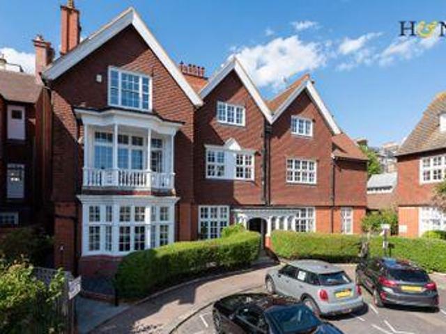 2 Bedrooms Flat for sale in Grand Avenue, Hove BN3