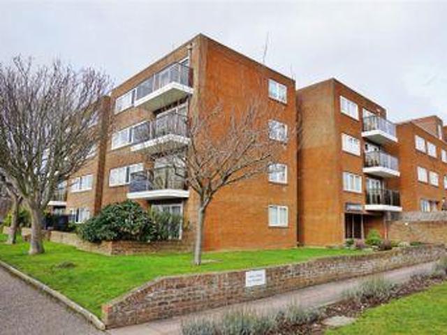 2 Bedrooms Flat for sale in Grand Avenue, Worthing BN11