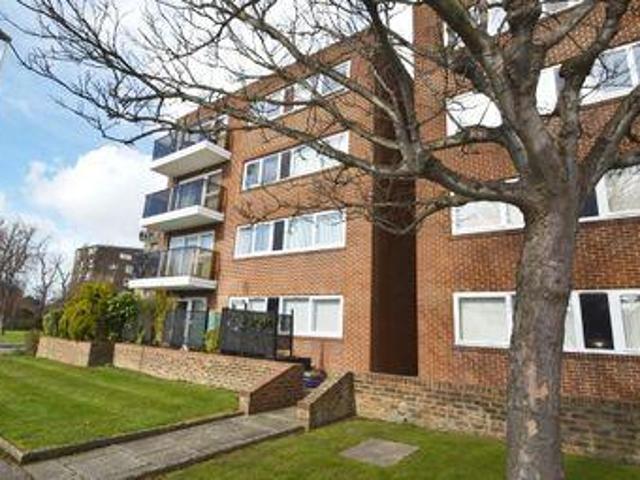 2 Bedrooms Flat for sale in Grand Avenue, Worthing, West Sussex BN11
