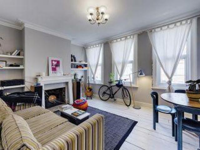 2 Bedrooms Flat for sale in Granleigh Road, Leytonstone, London E11